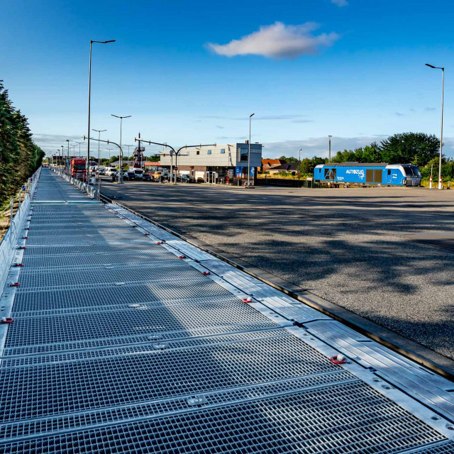 Beförderung von LKW | Der blaue AUTOZUG Sylt