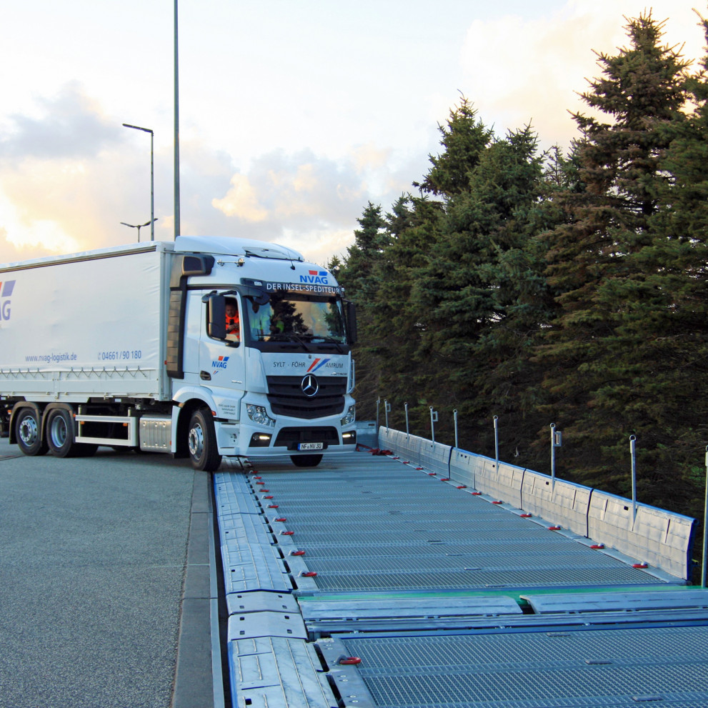 Der blaue AUTOZUG Sylt | From 19.90 € ⇒ Tickets and prices